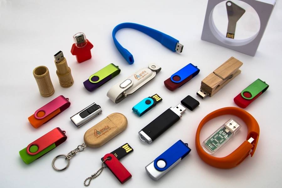Stickuri memorie USB